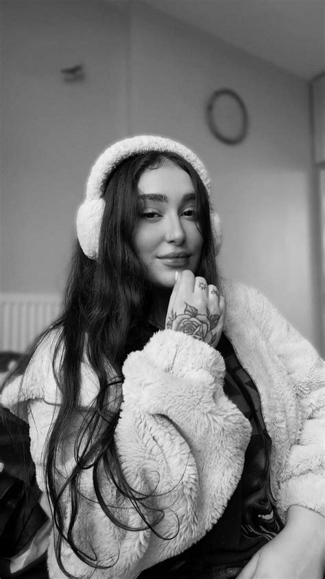 ‎aryna ♥︎ آرینا‎ ‎جوری که این آهنگ به من حسای عجیب میده ️🤌🏻 🎧