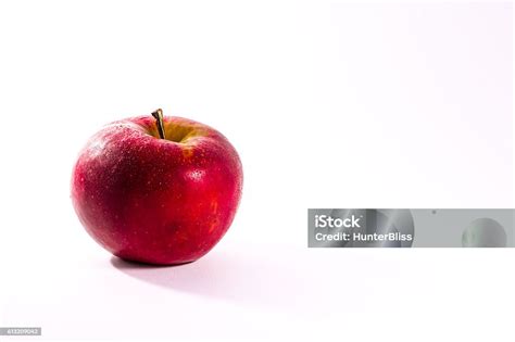 밝은 빨간 육즙 사과 과일 신선한 다이어트 음식 고립 된 화이트 0명에 대한 스톡 사진 및 기타 이미지 0명 과일 다중 색상 Istock