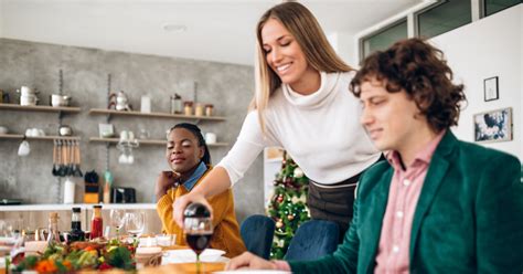 7 Things Upper Class People Do When Hosting That Lower And Middle Class