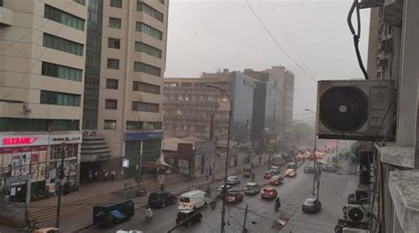 Karachi Weather 3 Dead As Dust Storms Rain Hit City