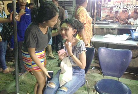 ល្បឿន ស្រី ស្អាត ប្រហារ ទ្រូងផ្លូវ ពន្លះ ទាំង ម៉ូតូ មួយ គ្រឿង Khmerload