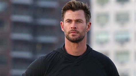 Chris Hemsworth Shows Off Abs In Shirtless Pic On Lord Howe Island