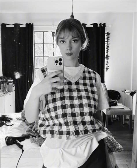 倫敦ins時尚博主Freya Hawks古靈精怪的元氣日常穿搭 壹讀