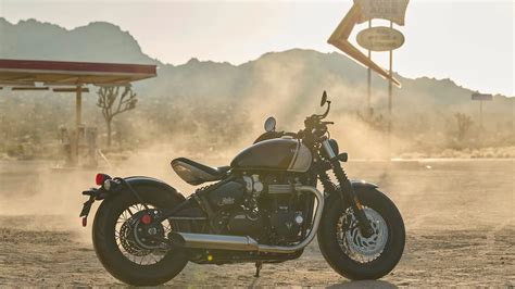 Motorrad Vergleich Triumph Bonneville Bobber 2025 Vs Triumph Bonneville Bobber Chrome Edition 2023