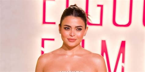 أسماء جلال تفسر استراتيجيتها في التعامل مع الانتقادات المستمرة مجلة هي