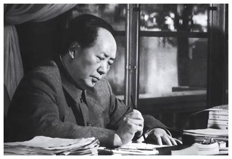 1963年，毛主席《满江红》赠周总理，十年后主席手术，总理播此词郭沫若唐由之岳飞