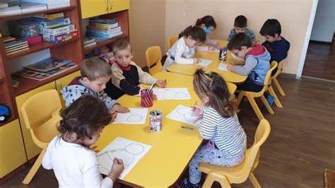 2 отзива за Детска Градина Детелина Училище в Божурище София