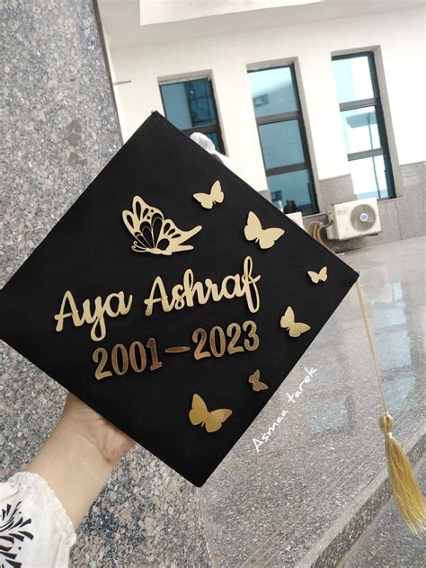 كاب تخرج 🎓 In 2024 Graduation Cap Decoration Bff Photography