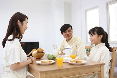 아이들에게 일상의 예의 범절 가르치기