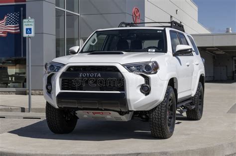Toyota 4runner 4x4 Trd Pro Display En Un Concesionario Toyota Ofrece