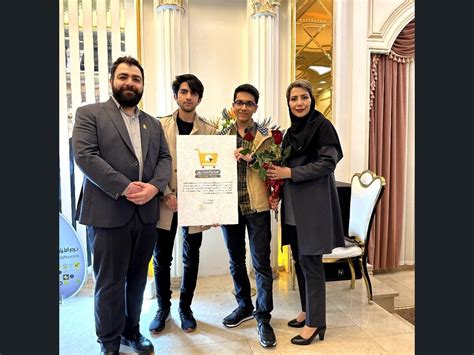 تقریبا یک سالی میگذره که تو تیم دوست داشتی محک به عنوان برنامه نویس