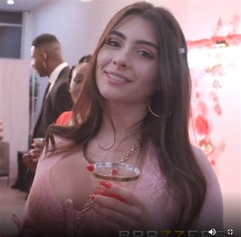 Anyone Knows Her Name Does She Have A Twitter Or Instagram Tru