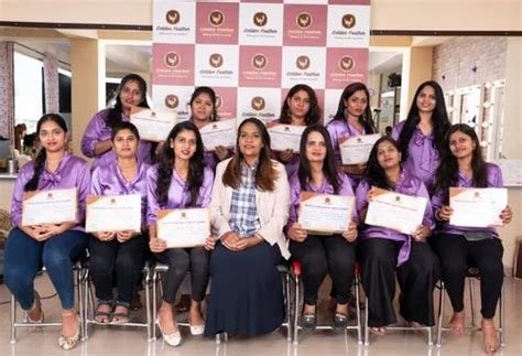 Hd Makeup Classes Beautician Course At ₹ 25000month In Bengaluru