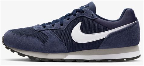 Nike MD Runner 2 Sneaker in Schwarz oder Blau für 41,58€ (statt 49€)