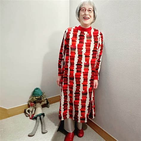 角野栄子さんのインスタグラム写真 角野栄子instagram「本が積み上がっている柄のワンピース。 これ『つんどくワンピ』と呼んでます