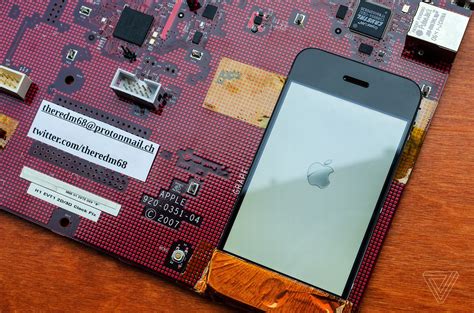 Never Before Seen Photos Of A Development Board For The Original Iphone