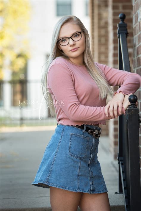 Pin By Its Tabby On Beauties Beautiful Girls Pics Senior Pictures Girl Poses Senior Girl