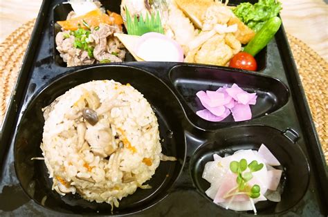 札幌市役所地下食堂 食堂の奥の壁側に展示してある北大写真部さんの作品が新しくなりました！