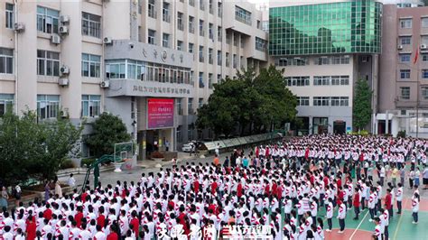 现场直击！贵阳市各中学迎来秋季开学第一天军训年级高一