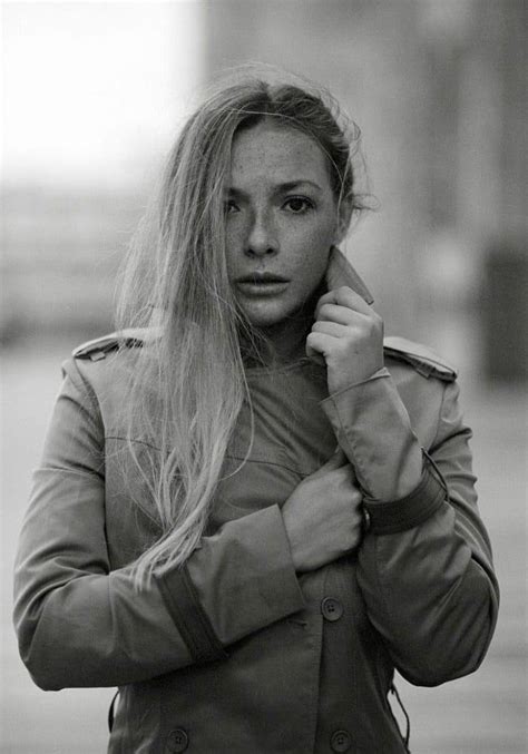 Olga Kobzar Scrolller