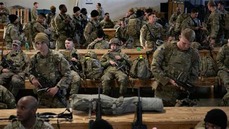 စစ်စည်းကမ်း ချိုးဖောက်သူများကို ပြင်းထန်စွာအရေးယူမယ်လို့ ယူကရိန်းစစ်ဦးစီးချုပ် ပြော