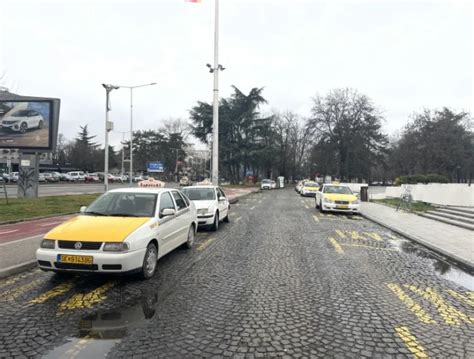 Плаќаат придонеси а не можат да дојдат до лиценца за работа Над 300 таксисти седат дома поради