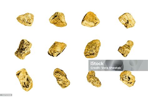 흰색 배경에 설정 된 황금 돌 가까이 고립 된 금 덩어리 컬렉션 노란색 금속 바위 샘플 질감 금 광석 금 광석 빛나는 황금 덩어리의 그룹 거친 천연 미네랄 골드 덩어리 0