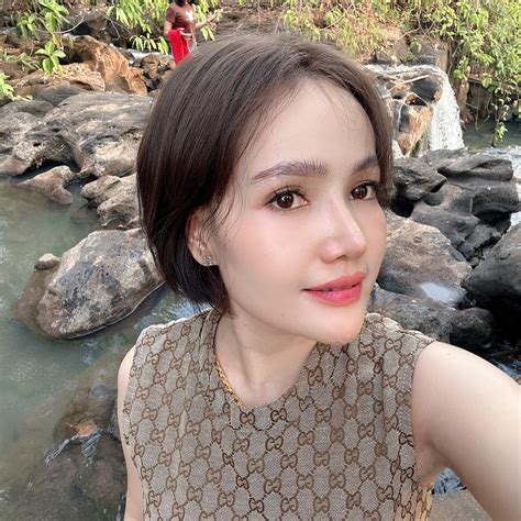 អាហុងលក់គ្រឿងក្រអូប បោះដុំនឹងរាយ