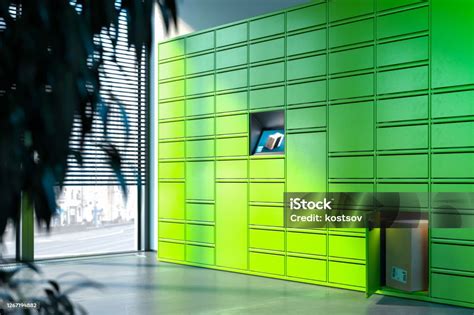 밝은 녹색 또는 라임 컬러 셀프 서비스 포스트 터미널 기계와 하나의 오픈 사물함 3d 렌더링 사물함에 대한 스톡 사진 및 기타 이미지 Istock