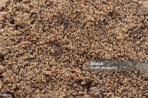 상위 뷰 평면 자연 갈색 설탕의 누워 또는 비정 제 설탕 텍스처를 표시 하도록 보기 및 복사 공간을 닫습니다 달콤한 건강 조미료입니다 재료 요리 또는 제과 및 음료에 대 한