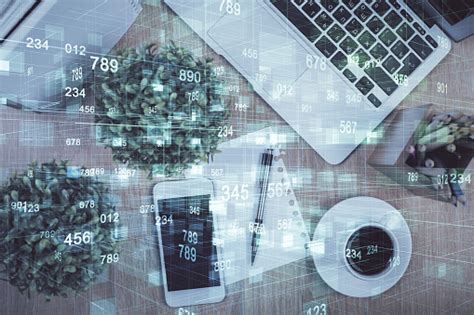 작업 테이블 데스크톱 위에 기술 테마 드로잉의 이중 노출 맨 위 보기입니다 글로벌 데이터 분석 개념 0명에 대한 스톡 사진 및 기타 이미지 Istock