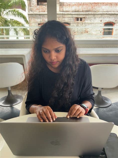 Dr R Lakshmi Priya ב Linkedin Ghostwriting Pricing