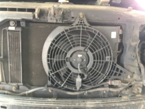 자동차 엔진소음이 많이 커요그랜드 스타렉스 에어컨은 시원하게 잘나오는데 블로워 팬냉각팬 고장으로 에어컨 작동하면 위잉