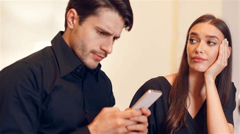 11 things that seem like bad manners but are actually socially