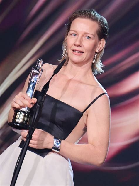 Und Wieder Eine Trophäe Für Sandra Hüller