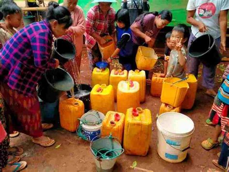 ဒီးမော့ဆိုမြို့နယ်ရှိ စစ်ဘေးရှောင် ပြည်သူများကို သောက်သုံးရေများ လှူဒါန်း Khit Thit Media