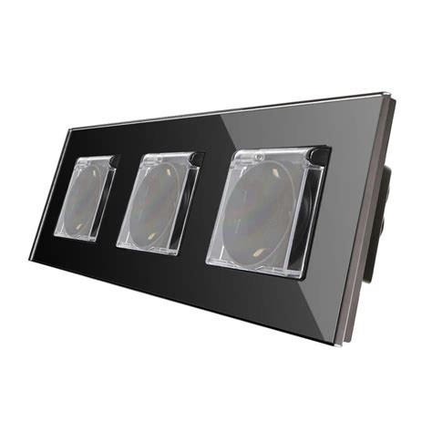 Розетка тройная C водонепроницаемой крышкой Встраиваемая