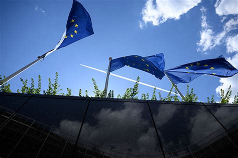 Євросоюз не планує зупиняти фінансування України попри ситуацію навколо НАБУ та САП Читайте на