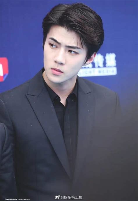 EXO全员黑西装金珉锡 金俊勉 边伯贤 金钟大 朴灿烈 都敬秀