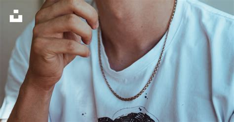 입에 담배를 피우는 사람 사진 Unsplash의 무료 우크라이나 이미지