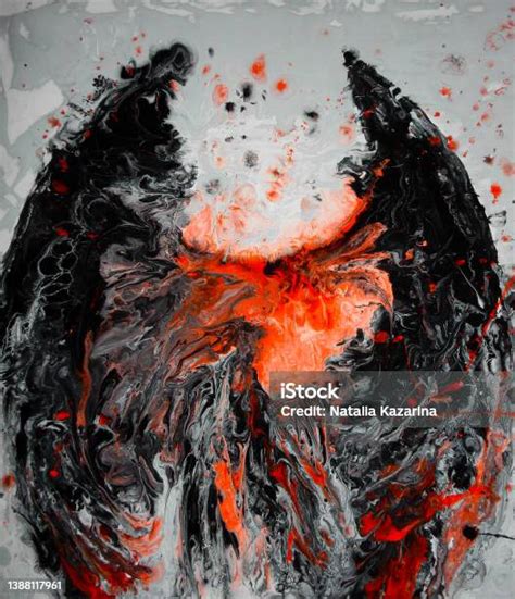 빨간색과 회색 배경에 검은 날개가있는 추상적 인 어두운 천사 아크릴 유체 그림 악령 허구적 존재에 대한 스톡 벡터 아트 및 기타