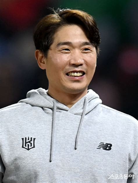 현역 은퇴한 박경수 Kt서 지도자로 인생 2막