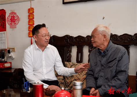 致以亲切问候 送上节日祝福丨李振品看望慰问老干部发展梧州市政府