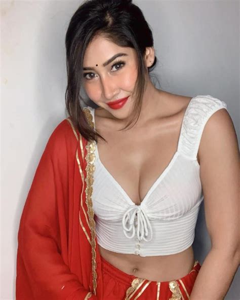 Sofia Ansari Breaks The Internet With Bold Instagram Photos Style Hyme