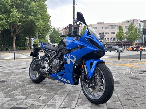 스즈키 Gsx 8r 8r 신차출고 지넷 2채널 블랙박스 핸드폰거치대 Usb1구충전기 후크볼트 장착 네이버 블로그