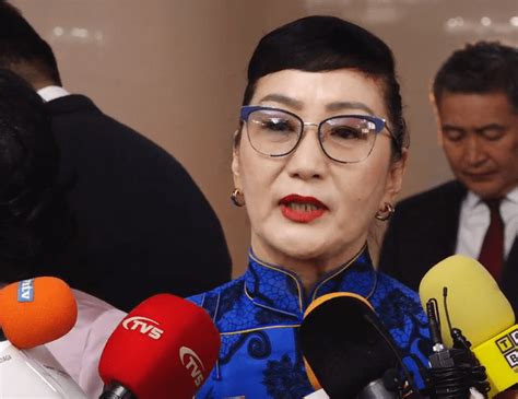 Д Нарангэрэл Эрүүлийг хамгаалахын гавьяат ажилтан боллоо