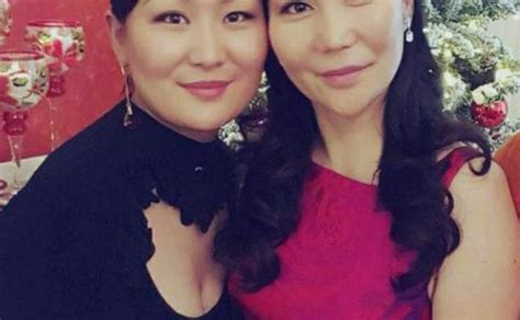 Мэргэжил нэгт хуурай эгч дүүс