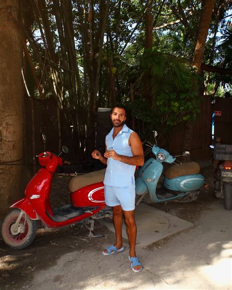 ‎نائل ابو التين‎ ‎راح تسافري إيطاليا 🇮🇹 انت و اول صديقة ب قائمة الشير