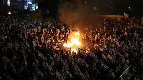 Israel Barricades Broken Near Netanyahus Home After Outspoken Defence