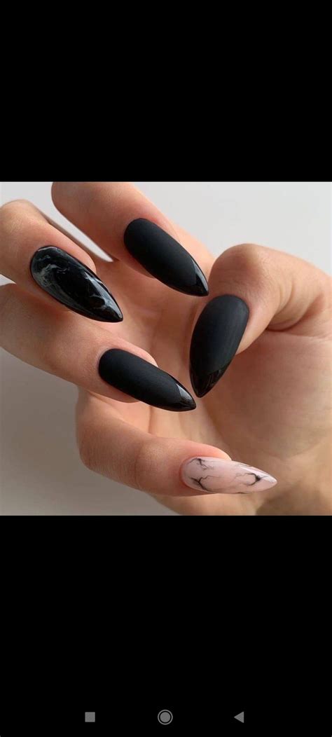 Чёрные ногти